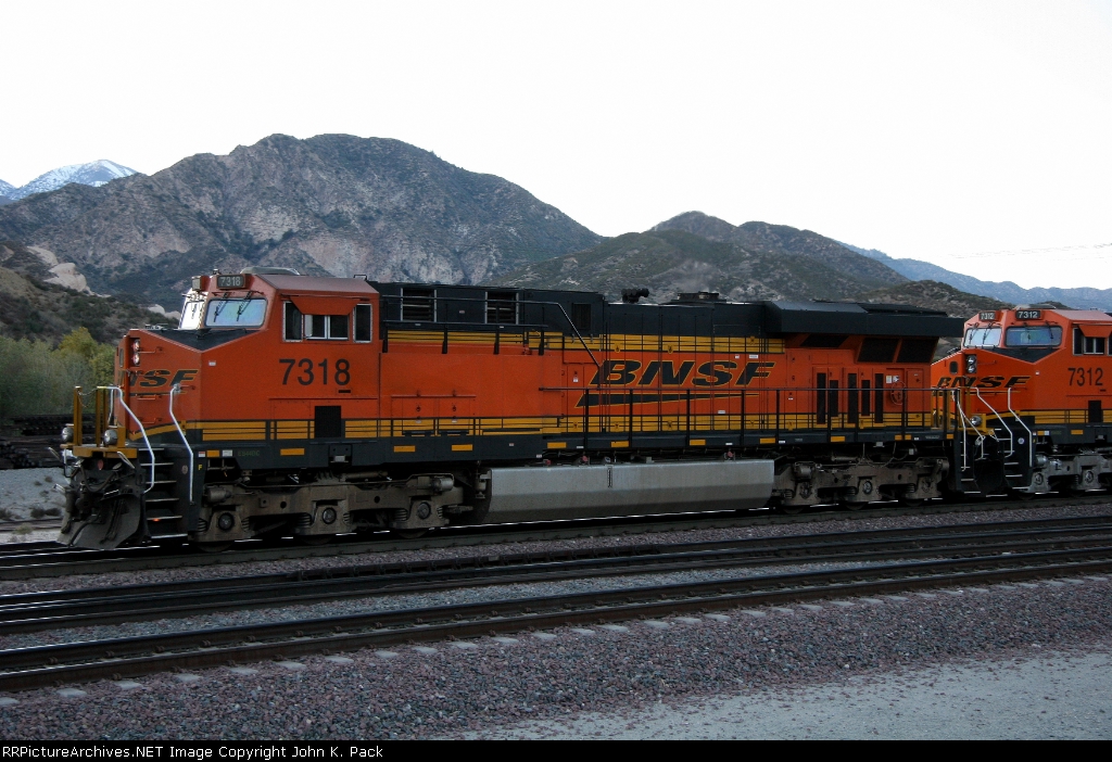 BNSF 7318